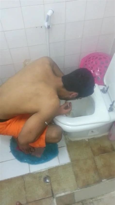 Hot Arab Guy Puking In Toilet