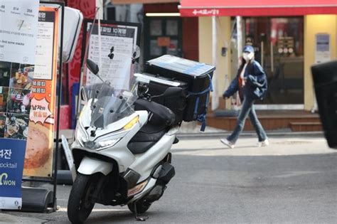 프랜차이즈·배달앱 수수료 줄다리기업체는 자사앱·이중가격제로 대응 아주경제