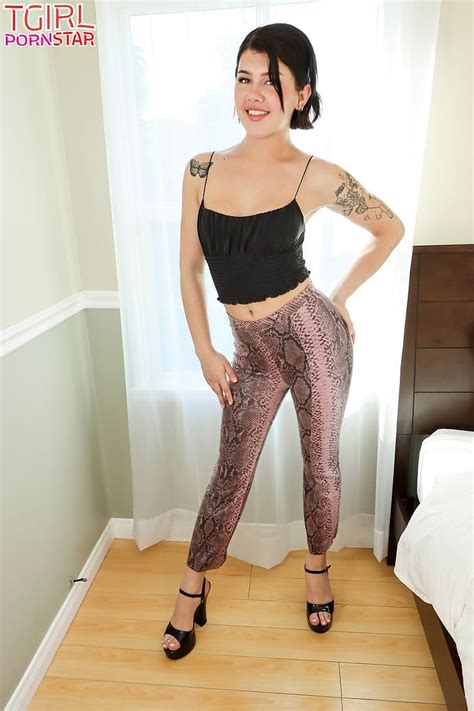 Pin On Daisy Taylor Daisy Edgar Jones Has Entered The It Girl Arena