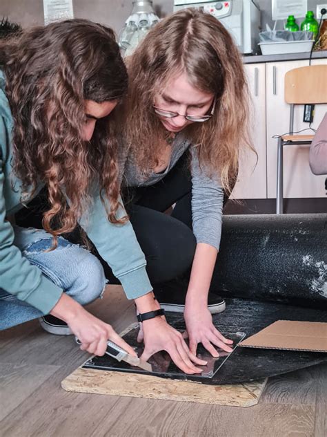 Предпразнично ние строим }}}}}}} 🖤Пълни с ентусиазъм нашите прекрасни четвъртокурсници строят