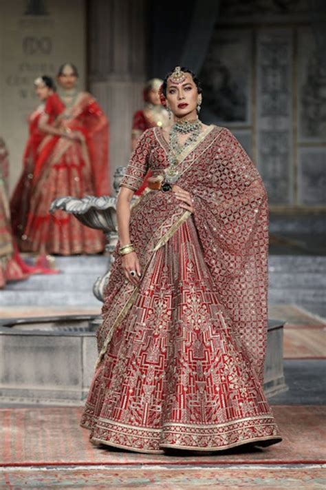 See The Most Beautiful Bengali Bride Wedding Dress Ever