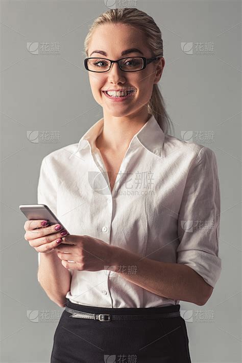 年轻漂亮的商务女士