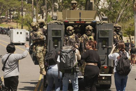 Troops And Federal Agents Briefly Descend On Las Macarthur Park In