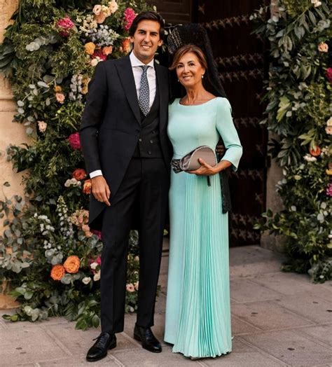 Estas 7 Madrinas Confirman Que Vestir De Azul En La Boda De Tu Hijo