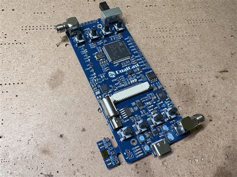 compact long range lora transceiver and wireless network analyzer