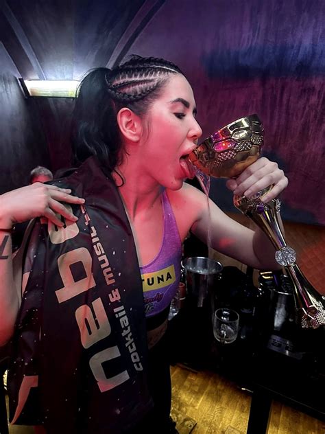 Galerie Divok Party Lady Dee Po V H E V Clashi Tekl Alkohol Proudem Nechyb La Ani Nahota