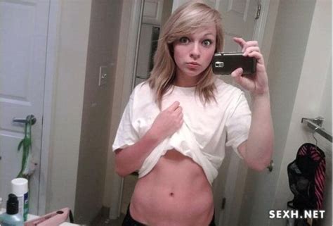 Милашки делают пикантные селфи Pic