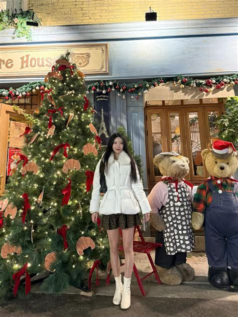 스하 늦은 멜쿠 🎄 요즘 넘 뜸했지 벌써 연말이라니 시간 순삭이자나🫢 나 늦어도 반하리는 꼭꼭 가는거 알징 스하리