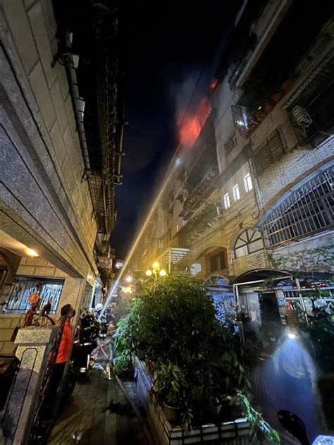 新北土城凌晨惡火奪3命綠籬機鋰電池爆炸釀禍！客廳瞬間被大火吞噬