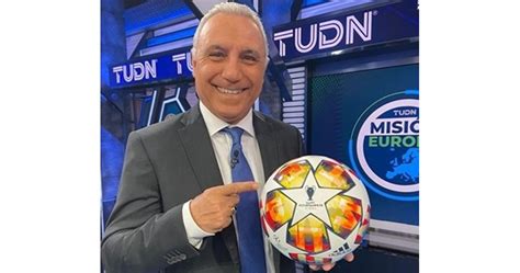 Христо Стоичков изработи три гола по време на благотворителния Мач на мира