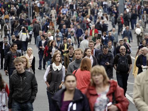 Россияне беднеют и не верят в помощь государства