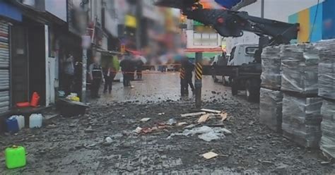 부산 번화가 공사장서 벽돌 와르르…노동자·행인 사상