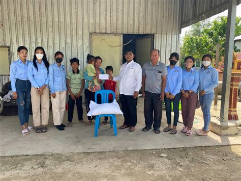 អំណោយប្រចាំខែរបស់លោកឧត្ដមសេនីយ៍ឯក រ័ត្ន ស្រ៊ាង