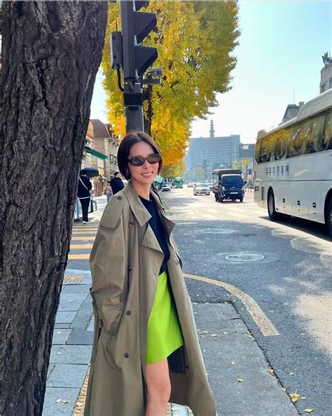 김나영 단풍과 트렌치가 찰떡 형광색 미니스커트 입고 시선강탈 패셔니스타 스타와 패션