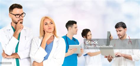 의료 사람들 그룹입니다 다른 의사 간호사와 의사 병원 사무실 또는 병원에서 근무 하는 전문 의사 의료 기술 연구 연구소와 의사 직원 서비스 개념 간호사에 대한 스톡 사진 및