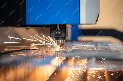 금속 현대 산업 기술의 Cnc 레이저 절단 프리미엄 사진