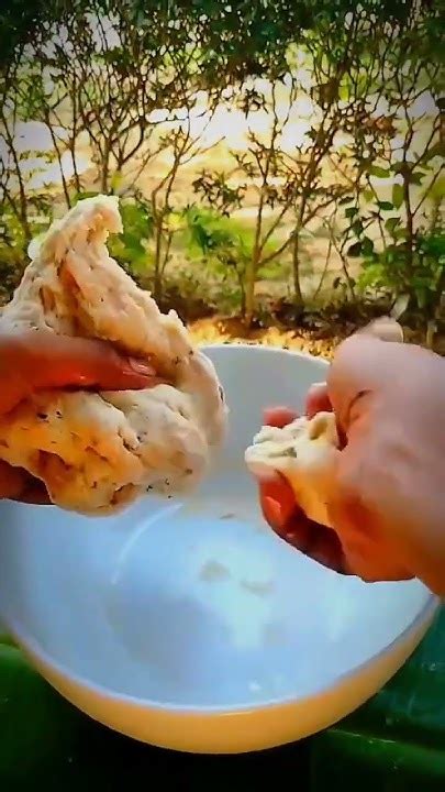 රොටී කමුබඩ ඉරිගු පිටි පොලෙන්තා මිශ්‍ර පොල් රොටී ලුණු දෙහි මිශ්‍ර