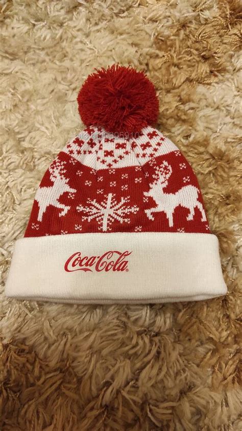 Топла зимна шапка с помпон Coca Cola Оригинал Аксесоари Златоград Топла зимна шапк