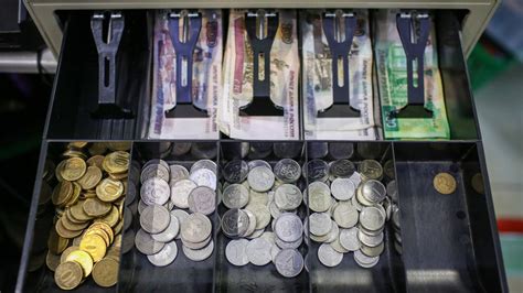 Силуанов спрогнозировал сокращение наличных денег в экономике России — РТ на русском