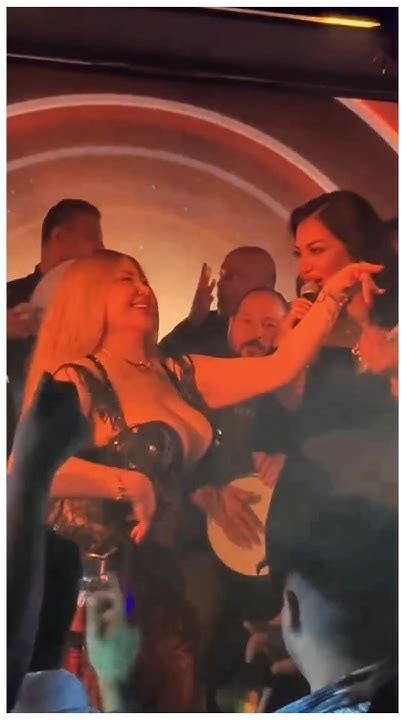 الراقصة بوسى ترقص مع المغنية اوجنيا حفلة Dancer Youtube