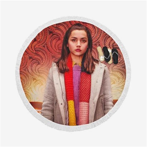 Knives Out Movie Ana De Armas Round Beach Towel