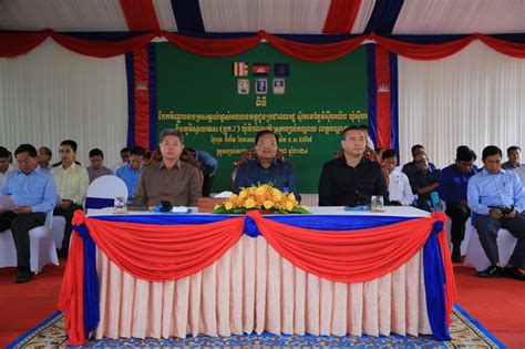 លោក គួច ចំរើន ចែកបណ្ណកម្មសិទ្ធិដីធ្លីជិត ២ពាន់ក្បាលដី ដល់ពលរដ្ឋ ស្រុកខ្សាច់កណ្តាល ខេត្តកណ្ដាល