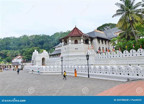 Temple Of The Sacred Tooth Relic Or Sri Dalada Maligawa Famous Temple