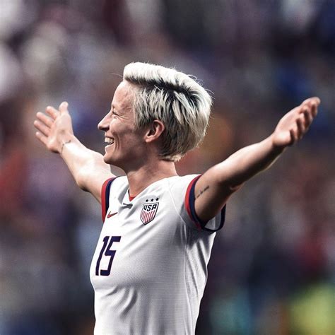 Megan Rapinoe 15 Uswnt In What Has Become A Signature Pose Uswnt