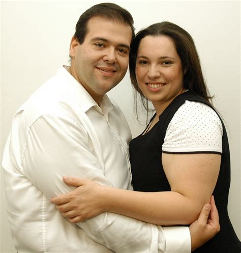 Casal Evangélico Que Tem Sex Shop Lança Livro Erótico Com Romance Gay 12092016 Uol Economia