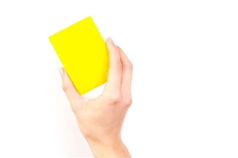 여성 손에 설거지 용 스폰지 여성의 손짓이나 흰색으로 고립된 표지판 손은 설거지 와 청소 를위한 스폰지를 보유하고 가사 집안일에 대한 스톡 사진 및 기타 이미지 Istock