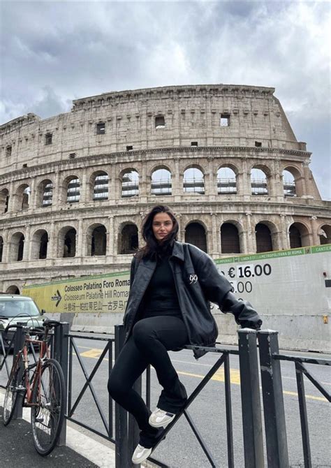 Ok მოდელი ლიკუნა ხაჭაპურიძის ქუჩის სტილის ინსპირაცია Ok Magazine