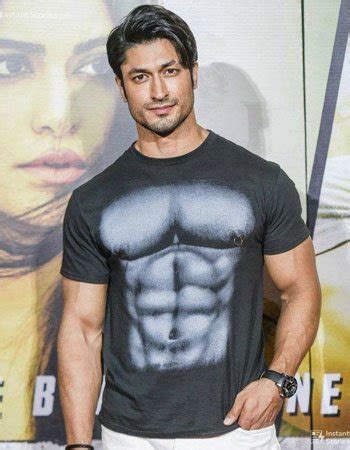 Adah Sharma Height Age Boyfriend Family Biography More