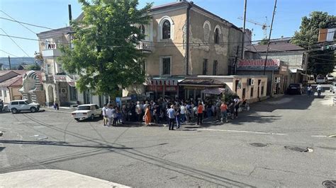 ბავშვიანი ოჯახები რძის და შაქრის რიგში ჰუმანიტარული კრიზისი ყარაბაღში Netgazeti • მთიანი