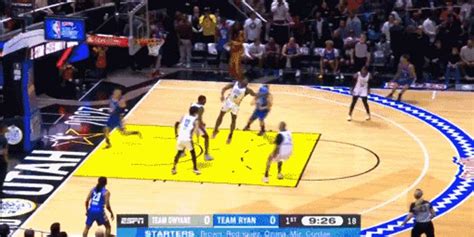 Nfl球星梅特卡夫名人赛一条龙扣篮！美媒：给他一份10天合同手机新浪网