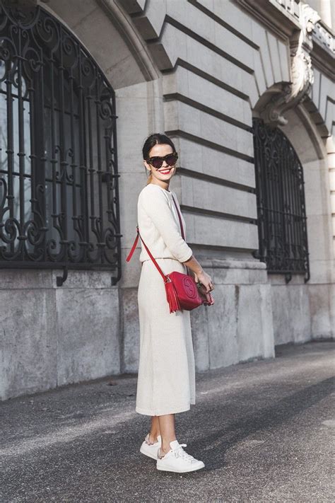 Grand Palais Atuendo Con Vestido Blanco Cartera Roja Bolso Rojo
