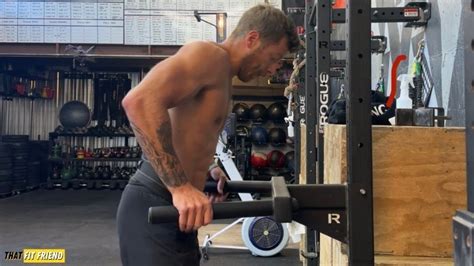 Dips Are A Cheat Code To Triceps Growth Here S How To Do Them