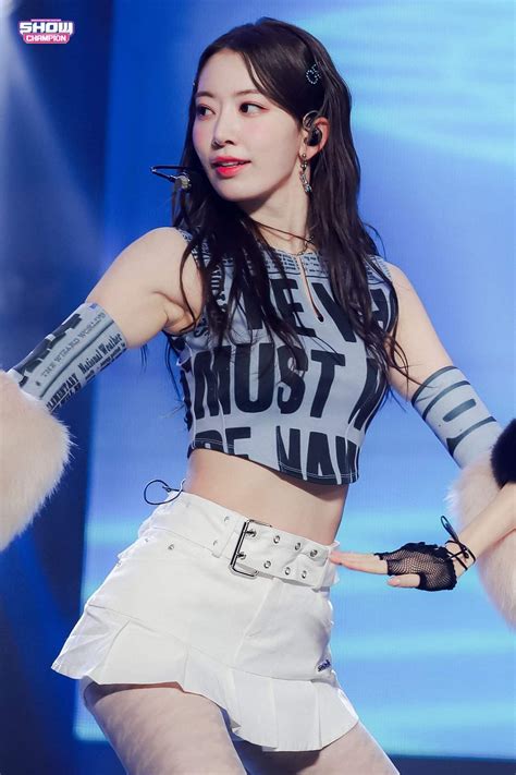 Sakura Le Sserafim Rkpoparmpit