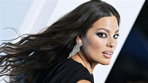 Vmas 2022 Ashley Graham Setzt Auf Ein Dress Mit Cut Outs Und Setzt