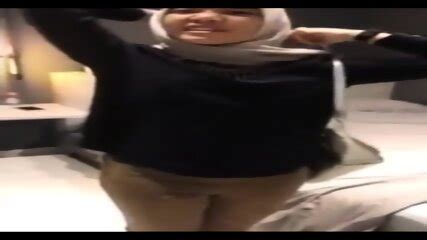 Cewek Hijab Indo Bilangnya Ngerjain Tugas