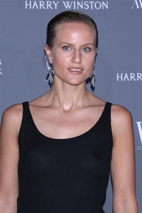 Olympia Scarry Braless 20 Photos Thefappening