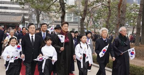 종로 탑골공원서 106년 전 ‘태극기 행진 재현