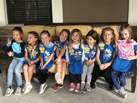 Pin By Thaís Helena Santos Alonso On Maria Girl Scout Troop 755 Girl