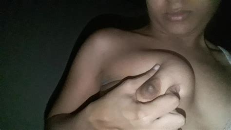 아름다운 가슴을 가진 어린 소녀 Cnn Amador 아름다운 가슴을 가진 어린 소녀 Cnn Amador