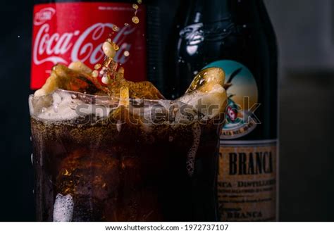 Categoría Fernet Plastic Bottle De Fotos De Stock 8 Imágenes