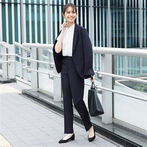 เสื้อผ้าชุดทำงานผู้หญิง Uniqlo Th