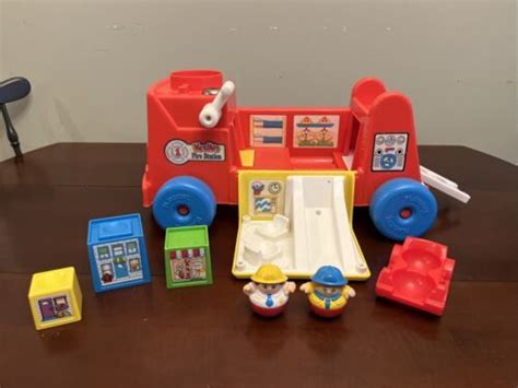 Vintage 1989 Playskool Weebles Fire Station Ride On Truck Buildings 2