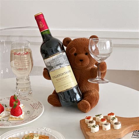 오닝 Owning 테디 곰 벨벳 베어 와인거치대 와인랙 테이블 와인꽂이 위시버킷