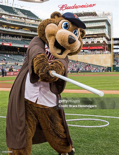Minnesota Twins Mascot Tc Bear Swings A Lightsaber On Star Wars Night News Photo Getty Images