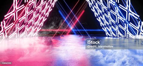 연기 공상 과학 소설 아스팔트 미래 지향적 인 삼각형 단계 빈 금속 건설 구조 터널 지 하 쇼 네온 빛나는 레이저 Led 활기찬 보라색 파란색 그런 지 콘크리트 가상 3d