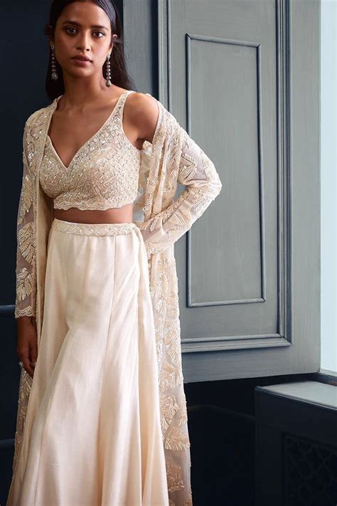 Trendy Sexy Blouse Design For A Bold And Glamorous Look